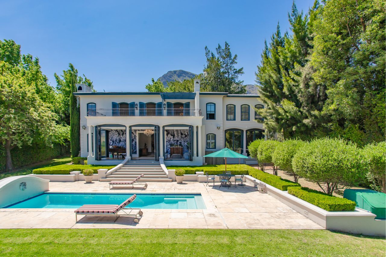 What defines a luxury home in 2024? | Lew Geffen Sotheby's International Realty